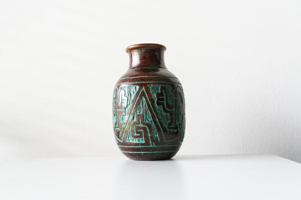 A Comprehensive Look At Urns: Choosing The Perfect Memorial - Grave Price